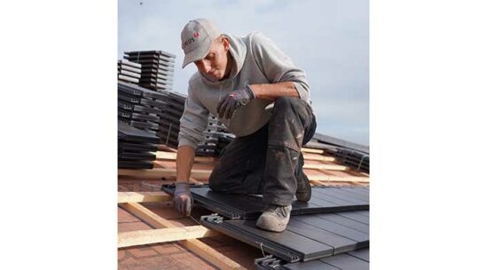 Neuer Dachziegel von ERLUS: die Lösung für flache Dachneigungen